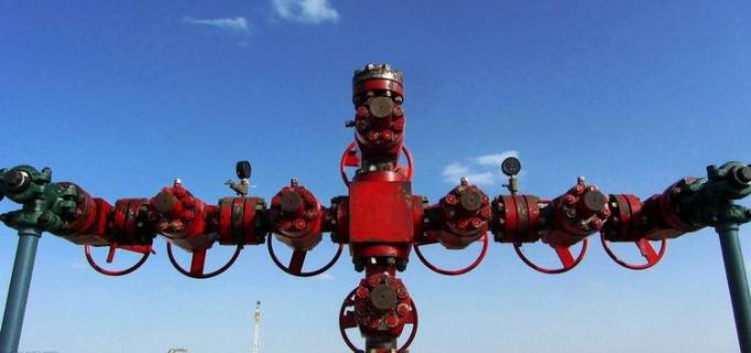 Oil Production Wellhead Christmas Tree X-Mass Tree With Tubing Head And ...